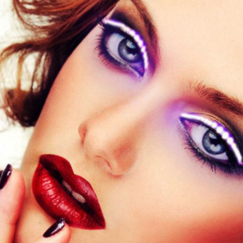 UltraLashes™ LED Light Up Eyelashes - Make yourelf stand out in the cr ...